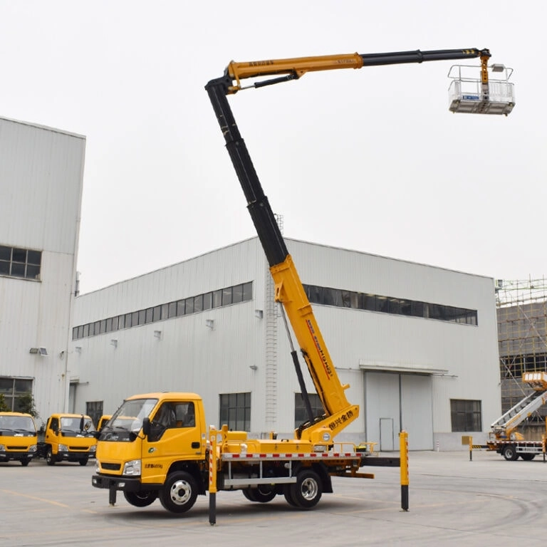 Bucket Trucks Achieve Flexible Working Posture - Everstar